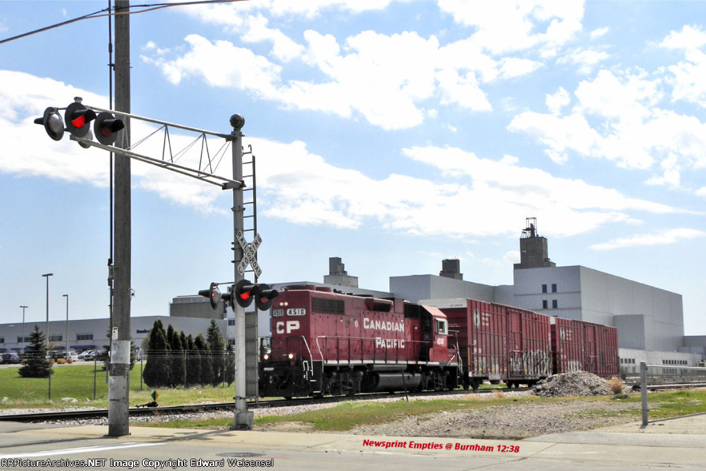 CP 4510 approaches Burnham north of the JS printing plant